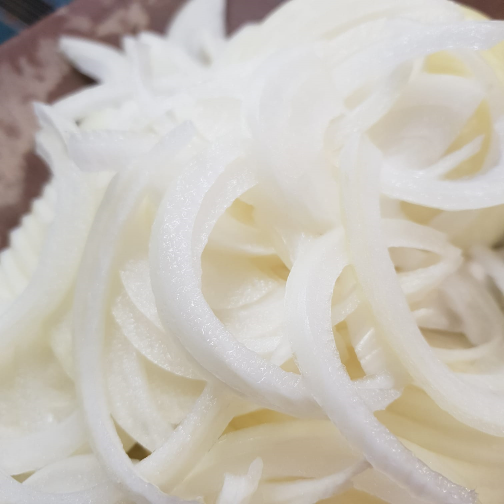 Sliced Onion 250g – The Fruit Basket Shop